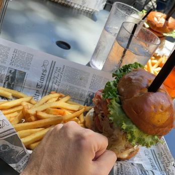 BURGER MOE’S - Updated December 2025 - 242 Photos & 365 Reviews - 242 W ...