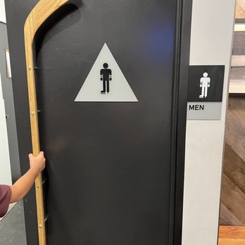 PICKWICK ICE - Updated December 2025 - 68 Photos & 108 Reviews - 1001 W ...