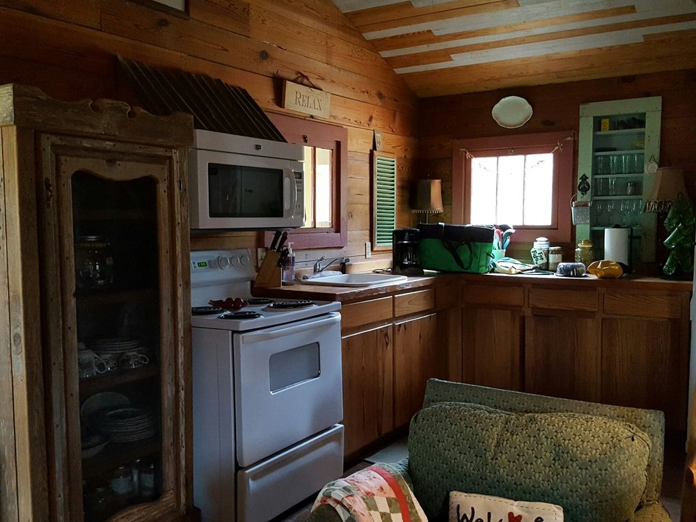 ST. CLARE’S CABIN RETREAT - Updated April 2025 - 18 Photos - Ranch Rd ...