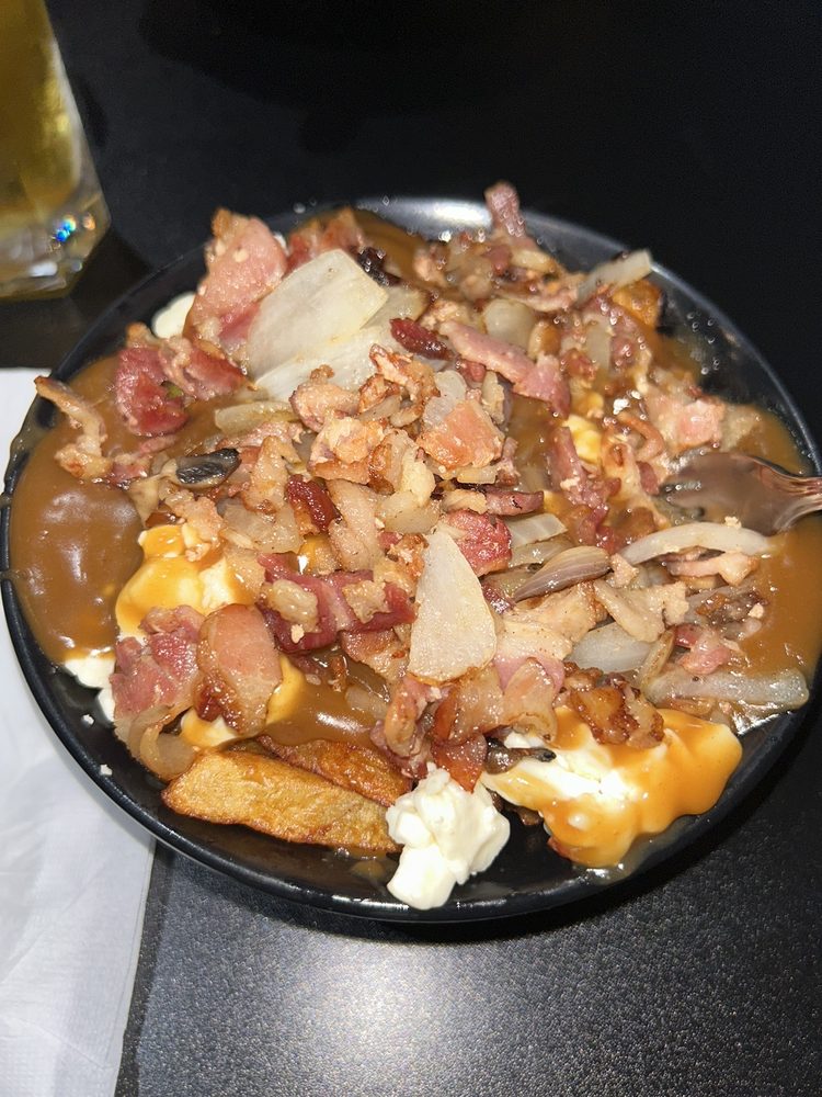 LE POUTINE BAR - Updated December 2025 - 15 Photos & 12 Reviews - 4750 ...