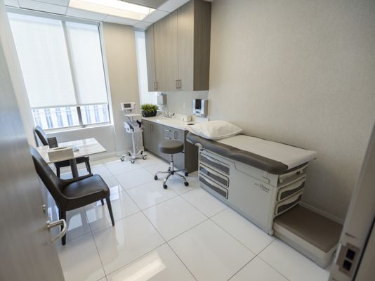 BENJAMIN BASSERI, MD - Updated December 2025 - 18 Photos & 68 Reviews ...