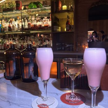 BISOUS - Updated July 2024 - 44 Photos & 24 Reviews - 938 W Fulton ...