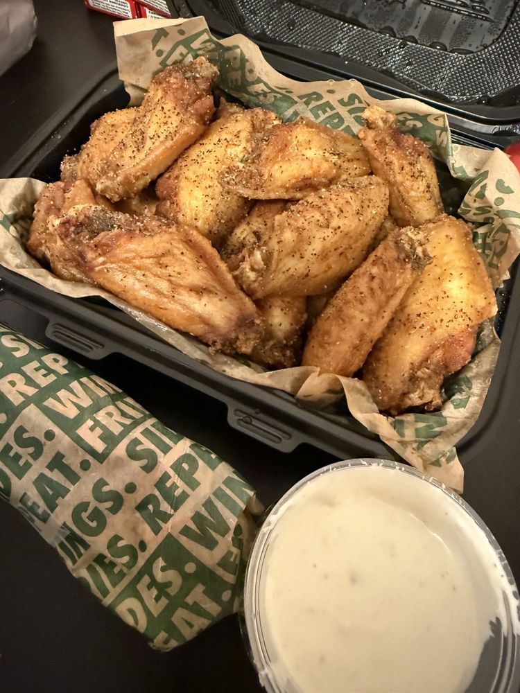 WINGSTOP - Updated September 2025 - 14 Photos - 79-19 Northern Blvd ...