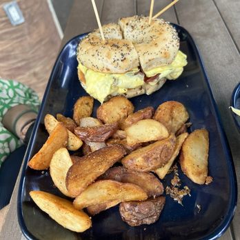 LUCKY FISH BEACH BAR & GRILL - Updated August 2024 - 845 Photos & 676 ...