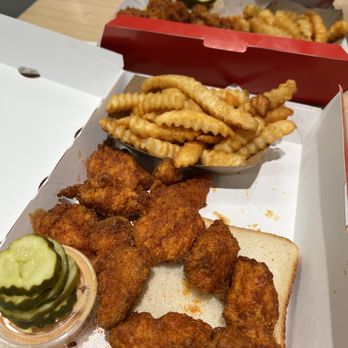 DAVE’S HOT CHICKEN - Updated December 2025 - 42 Photos & 37 Reviews ...