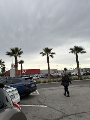 TARGET - Updated October 2025 - 370 Photos & 361 Reviews - 950 E 33rd ...