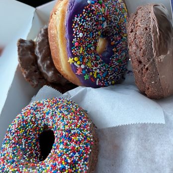 CHUCK’S DONUTS - Updated September 2024 - 456 Photos & 490 Reviews ...