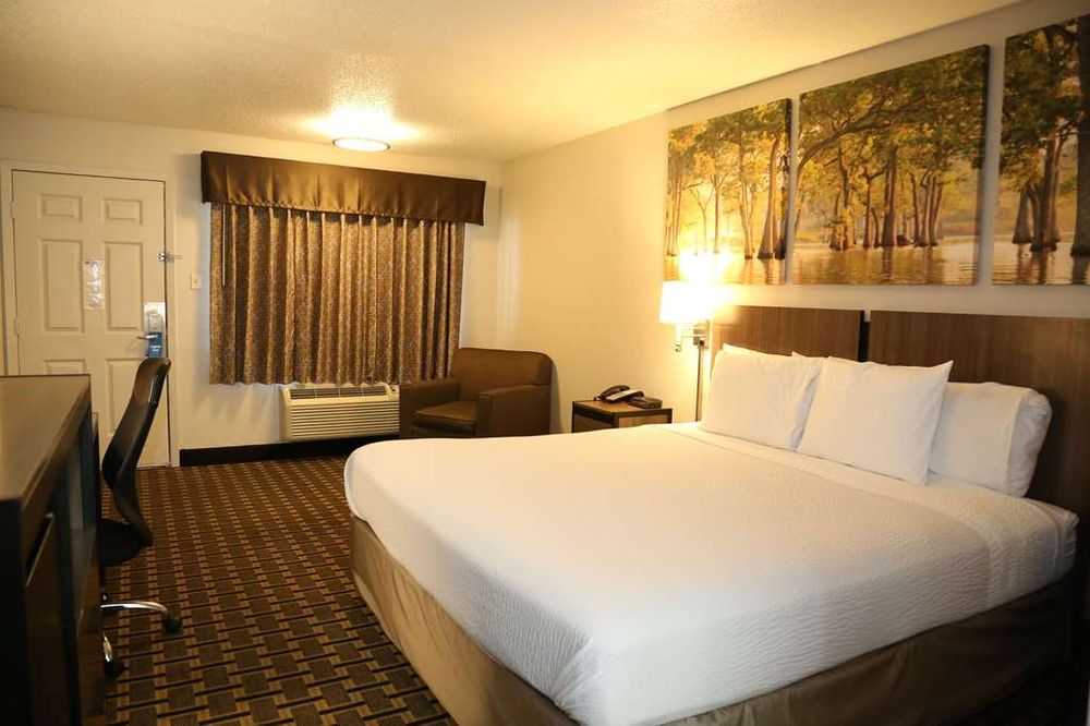 DAYS INN BY WYNDHAM MONROE - Updated April 2024 - 53 Photos & 17 ...