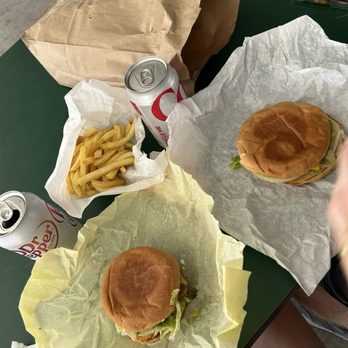 POPPA BURGER - Updated January 2026 - 131 Photos & 111 Reviews - 1622 N ...