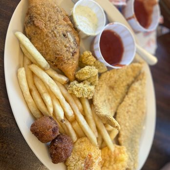 CAPTAIN TOM’S SEAFOOD & OYSTER BAR - Updated July 2024 - 642 Photos ...