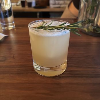 FOUR HUMOURS - Updated January 2025 - 135 Photos & 63 Reviews - 1712 N ...