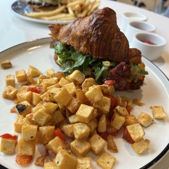 THE GREAT COMMONER - Updated January 2026 - 651 Photos & 353 Verified ...