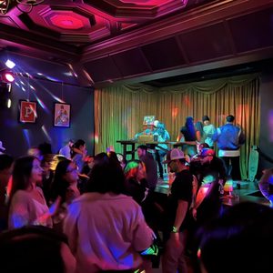 THE HIGH DIVE BAR & LOUNGE - Updated October 2025 - 12 Photos - 560 W ...