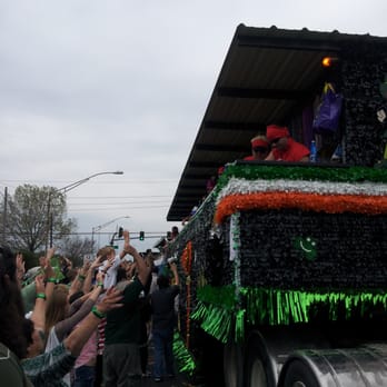 LOUISIANA IRISH-ITALIAN PARADE - Updated December 2025 - 47 Photos ...