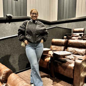 MOVIEHOUSE & EATERY BY CINÉPOLIS - Updated December 2025 - 642 Photos ...