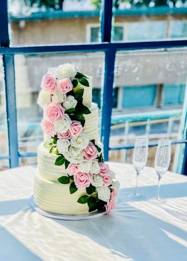 FROSTED ARTISAN BAKERY - Updated July 2025 - 14 Photos - 117 E Main St ...