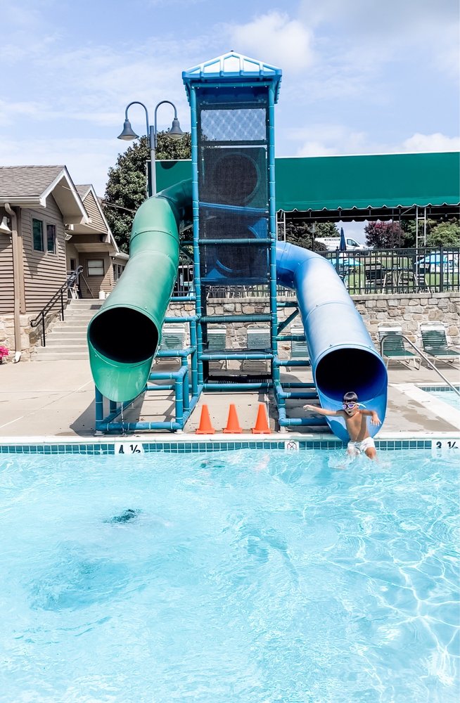 HILLENDALE COUNTRY CLUB - Updated December 2025 - 13700 Blenheim Rd N ...