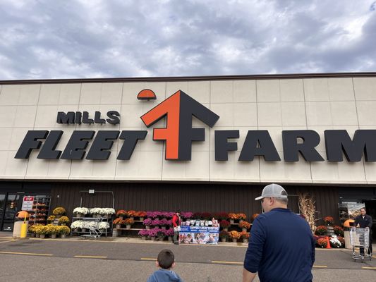FLEET FARM - Updated December 2025 - 16 Photos & 44 Reviews - 5635 ...