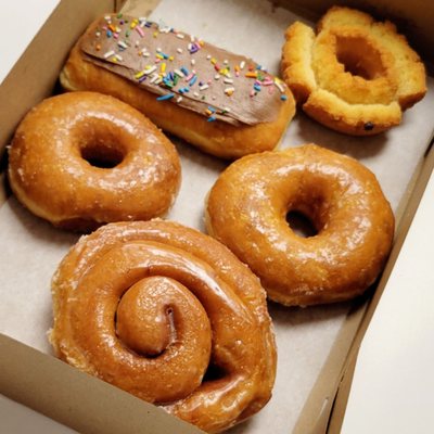 DONUT PARADE - Updated July 2024 - 117 Photos & 178 Reviews - 2152 N ...