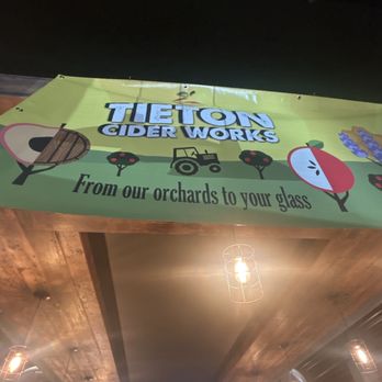 TAPPED - TAPHOUSE & KITCHEN - Updated December 2025 - 184 Photos & 276 ...