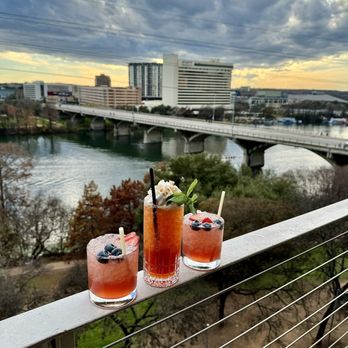 P6 - Updated July 2024 - 678 Photos & 422 Reviews - 111 E Cesar Chavez ...