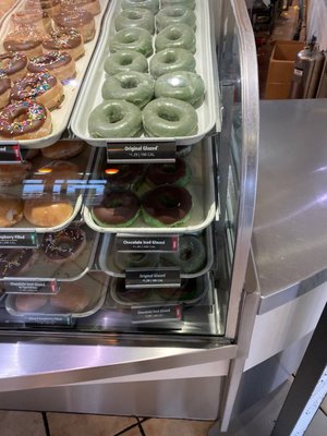 KRISPY KREME - Updated March 2025 - 57 Photos & 92 Reviews - 633 Evans ...