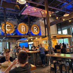 SIX CAR PUB & BREWERY - Updated July 2025 - 221 Photos & 223 Reviews ...