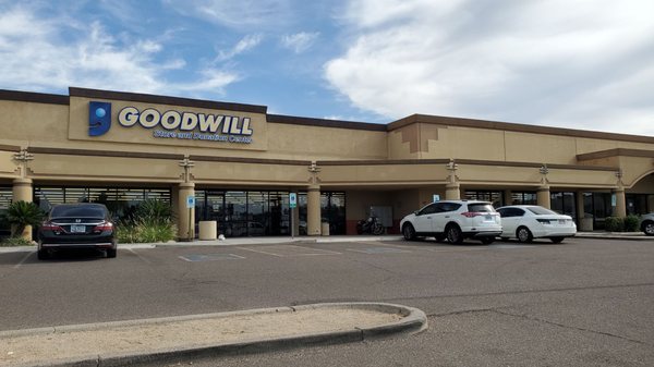 GOODWILL OF CENTRAL ARIZONA - 20 Photos & 21 Reviews - 3655 E Southern ...