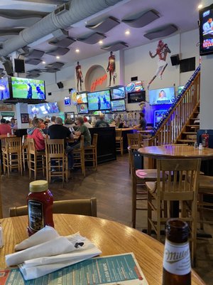 HOOPS GRILL & SPORTS BAR - Updated December 2025 - 160 Photos & 81 ...