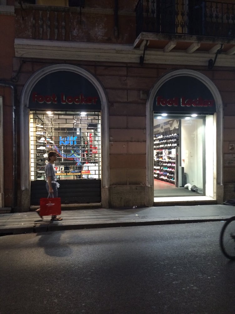 FOOT LOCKER ITALY - Updated September 2025 - Via del Corso 40, Roma ...