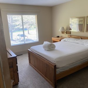 CHALET HIGH RESORT - Updated May 2025 - 18 Photos - 2742 Fairway Dr ...