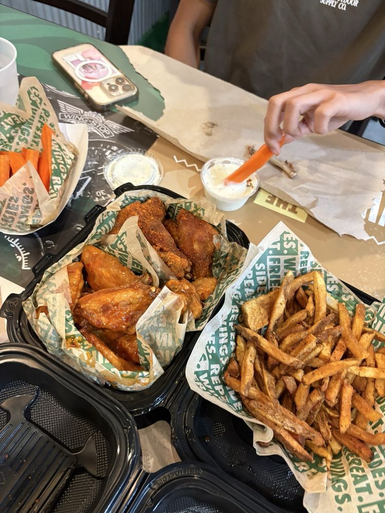 WINGSTOP - Updated September 2025 - 24 Reviews - 1538 Newell Ave ...