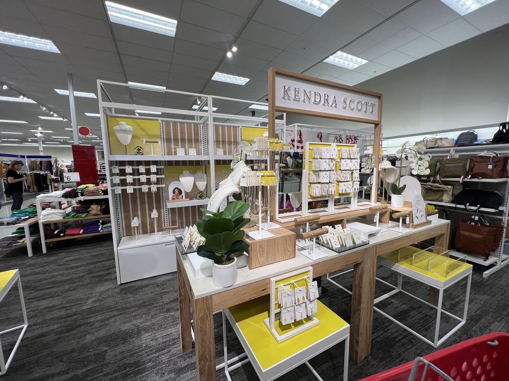 TARGET - Updated July 2024 - 65 Photos & 125 Reviews - 10107 Research ...