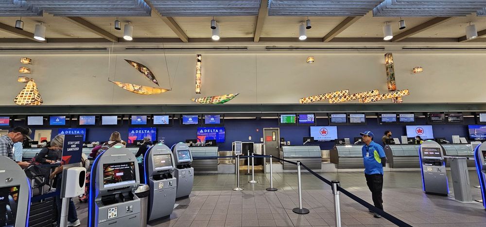 SACRAMENTO INTERNATIONAL AIRPORT - TERMINAL A - Updated October 2025 ...