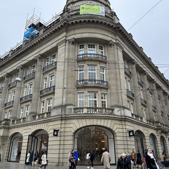 APPLE - Updated October 2025 - 170 Photos & 92 Reviews - Leidseplein 25 ...