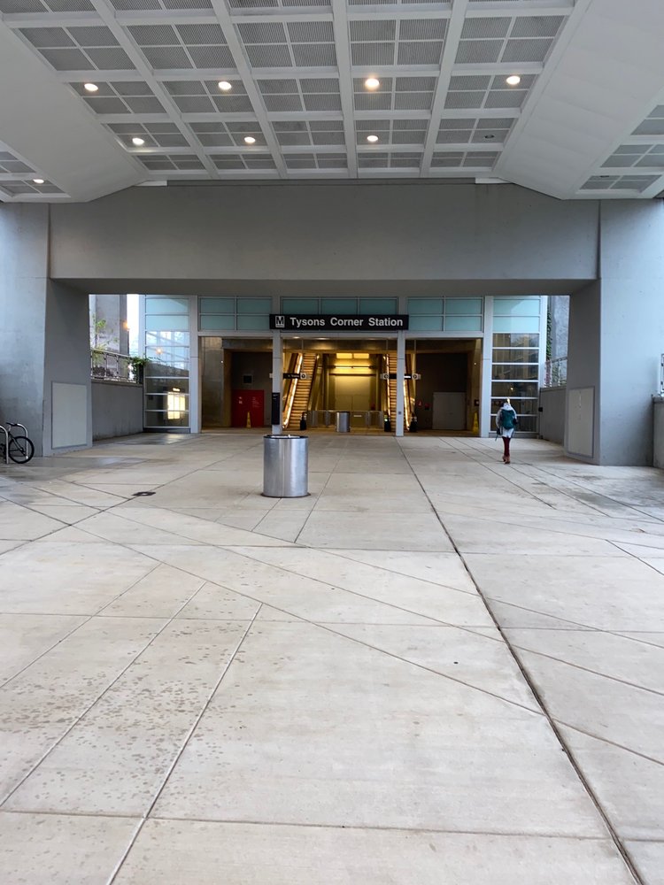 TYSONS CORNER METRO STATION - 21 Photos & 19 Reviews - Train Stations ...