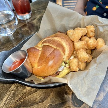 THE ROUNDHOUSE - Updated May 2024 - 540 Photos & 537 Reviews - 2 E Main ...