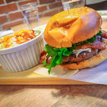 POUTINEVILLE - Updated January 2026 - 177 Photos & 117 Reviews - 1348 ...