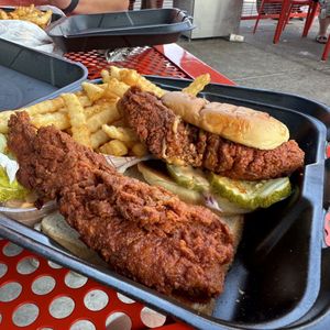 DAVE’S HOT CHICKEN - 79 Photos & 53 Reviews - 1805 Plymouth Rd ...
