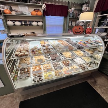 BARTON’S FLOWERS & BAKE SHOP - Updated October 2025 - 59 Photos & 37 ...