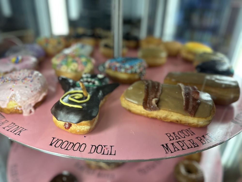VOODOO DOUGHNUT - UNIVERSAL CITY - Updated January 2025 - 4974 Photos ...