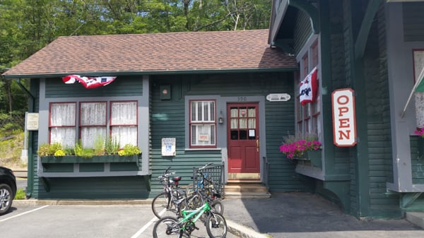 PRIDES CROSSING CONFECTIONS - Updated January 2026 - 28 Reviews - 590 ...