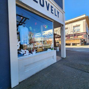 LOVELY - Updated March 2025 - 117 Photos & 102 Reviews - 111 Main St ...