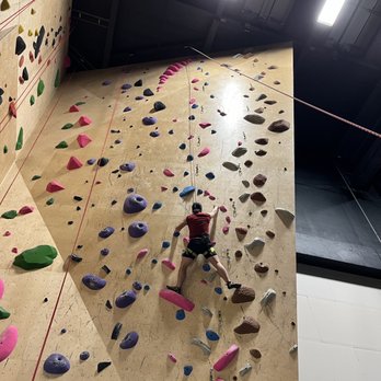 STATE CLIMB - Updated November 2025 - 29 Photos - 115 E Locust St ...