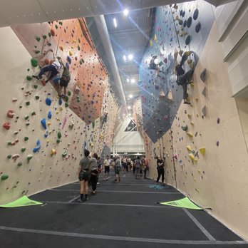 ASCEND POINT BREEZE - Updated July 2025 - 21 Photos - 7443 Thomas Blvd ...