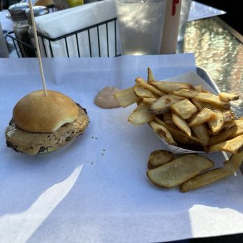 OMG BURGERS & BREW - Updated May 2025 - 292 Photos & 357 Reviews - 241 ...