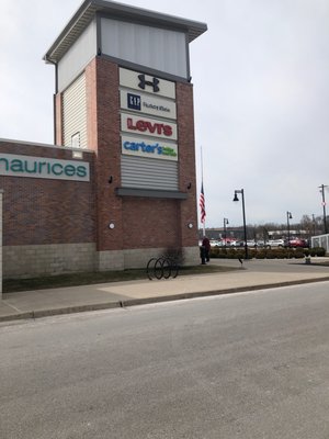 TANGER OUTLETS GRAND RAPIDS - Updated January 2026 - 41 Photos & 108 ...