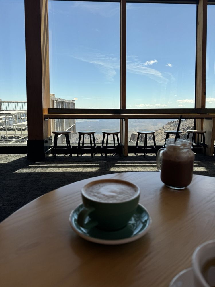 KNOLL RIDGE CAFE - Mt Ruapehu, Ruapehu, Manawatu-Wanganui, New Zealand ...