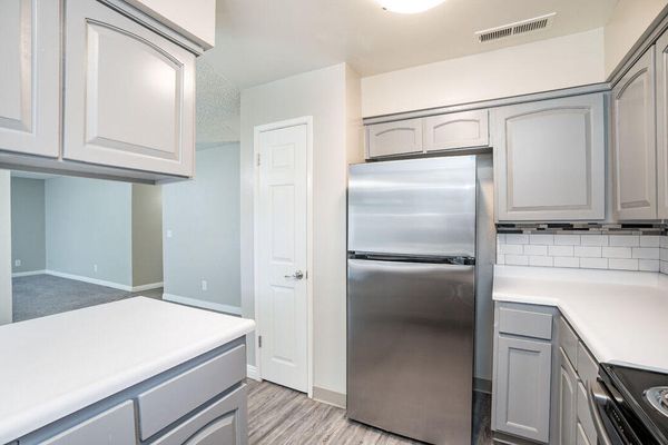 TORREY RIDGE - Updated December 2025 - 11 Photos - 222 S Clovis Ave ...