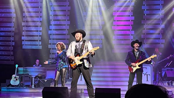 COUNTRY TONITE THEATRE - Updated January 2025 - 91 Photos & 75 Reviews ...